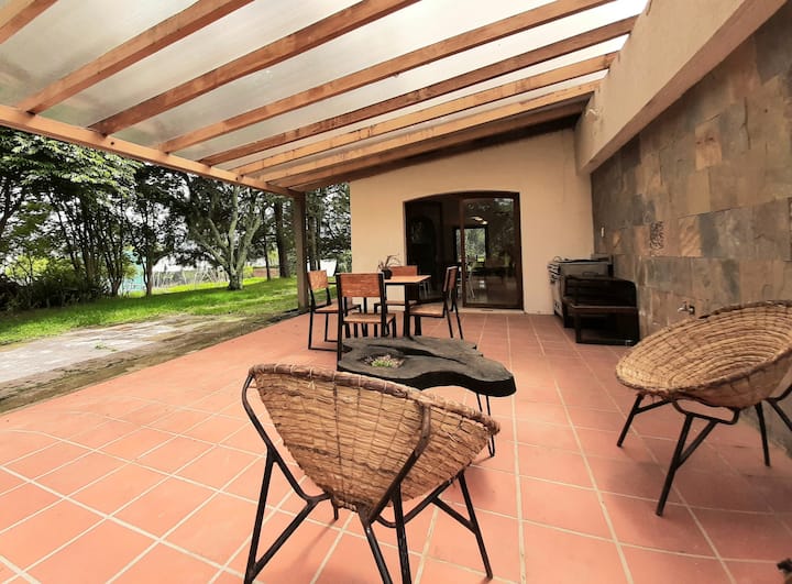 Casa Campestre (3 Hab.) En Amplio Terreno - Cotopaxi