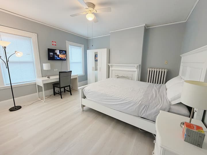 Entire Apt Near Mbta Transit/keyless Self Check-in - Boston, MA