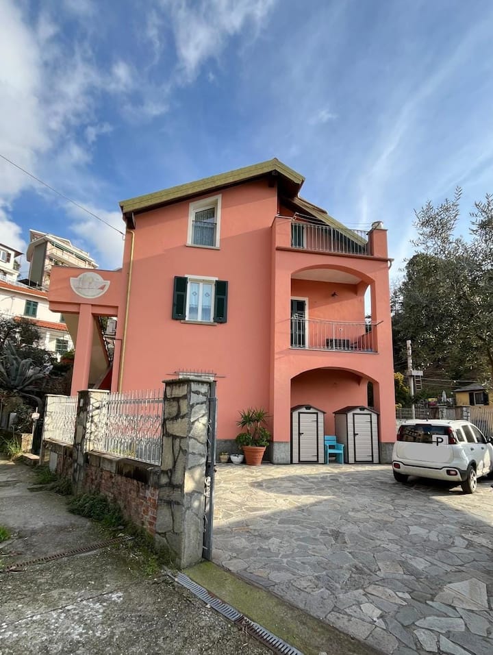 Km 54-1
Vista Mare
200 M Dalla Spiaggia 
P Gratis - Moneglia