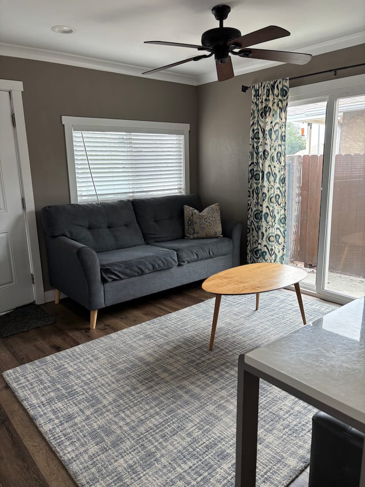 Centrally Located 2 Bed House With Private Yard ! - San Diego, CA