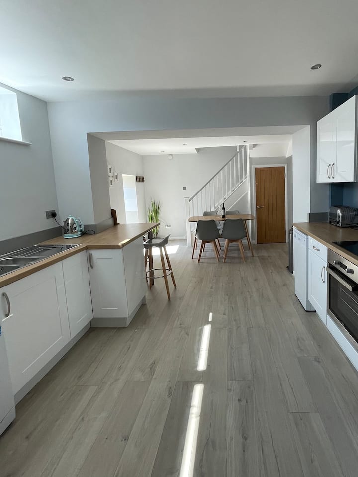 Apartment - Located Within Tenby Walls - Tenby