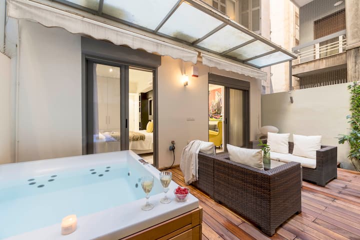 Posh 1-bdrm Apt, W/ Private Patio & Jacuzzi! - Athènes