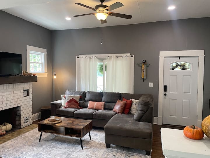 Red Door Retreat - Joplin, MO