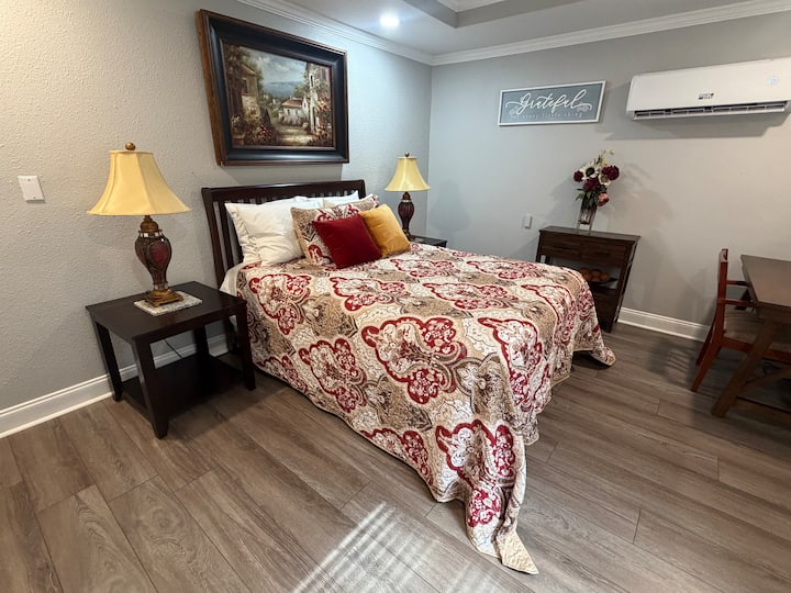 All New! Work/rest/sleep 1 Bed/1 Bth - Hattiesburg, MS