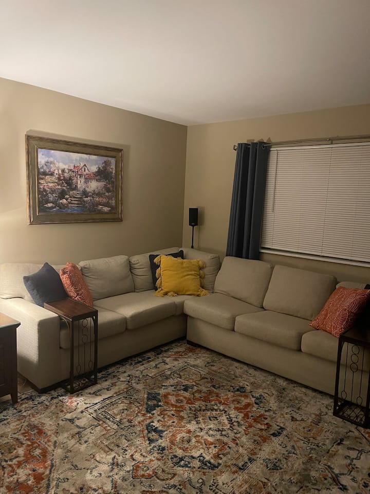 Crystal Lake Newly Updated, Walk To Beach - Crystal Lake, IL