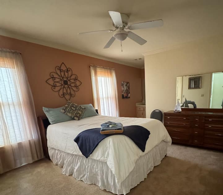 A Beautiful Bedroom In A Beautiful Pensacola Oasis - Pensacola, FL