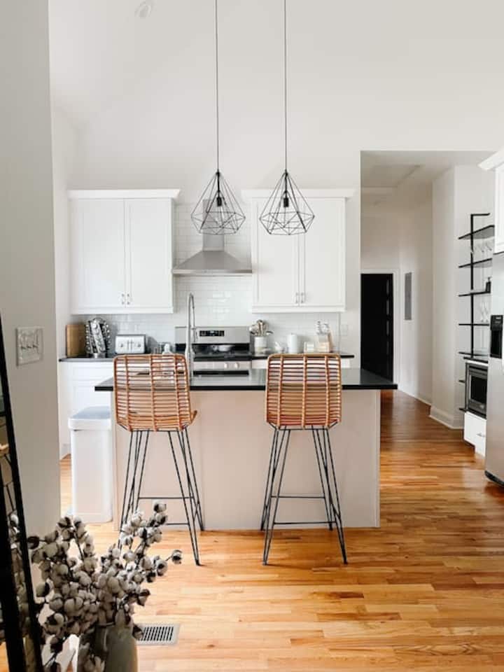 Luxury Duplex In Historic Indy Neighborhood - International Marketplace, IN