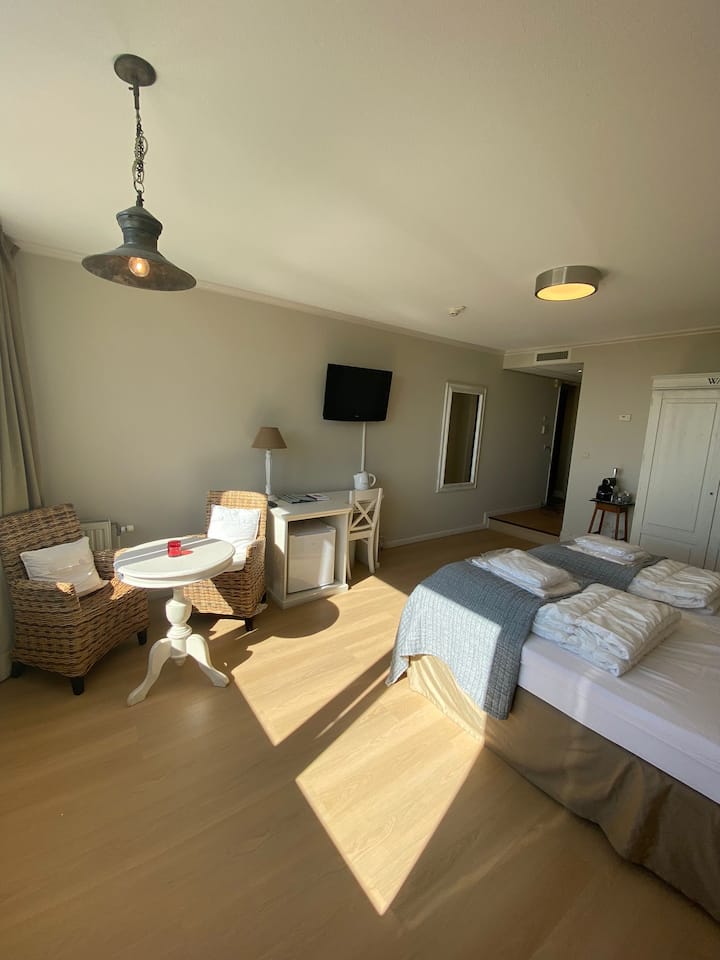 Beach Front Room With Incredible Views - Cadzand