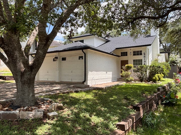 Comfortable House Under Beautiful Oak Trees! - Hill Country Village, TX