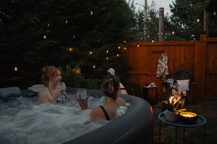 Private - Hot Tub - Fire Pit - Hammock + Bike Use! - Comox