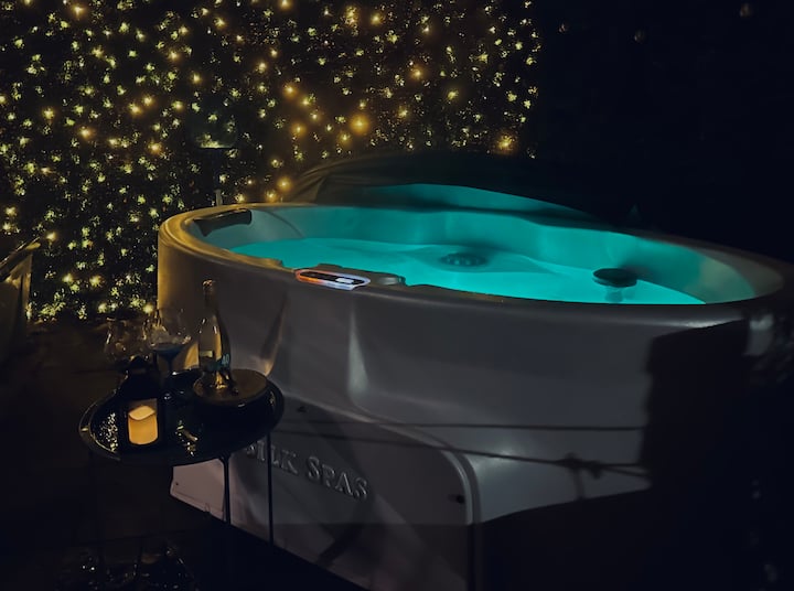 Private - Hot Tub - Fire Pit - Hammock + Bike Use! - Courtenay, BC, Canada