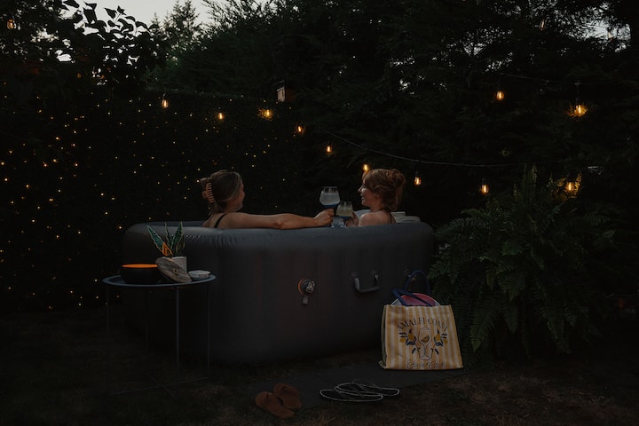 Private - Hot Tub - Fire Pit - Hammock + Bike Use! - Comox