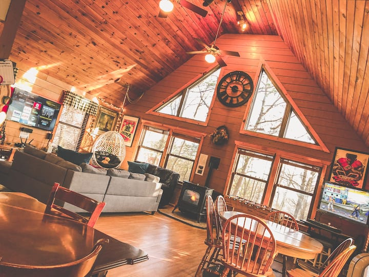 Cedar Log Cabin, Hot Tub, Game Room, Fireplace - Pensilvania