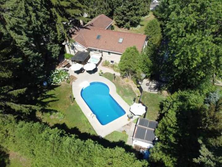 Sleeps 12 Adult Private  Hot Tub Pool Walk To Lake - Burlington