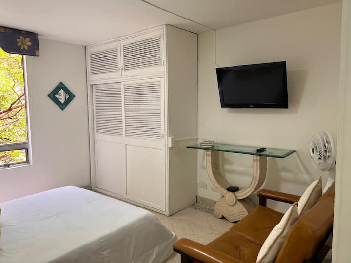 El Poblado 
2alcobas
2baños
Cerca A Todo
Cómodo - Medellín, Colombia