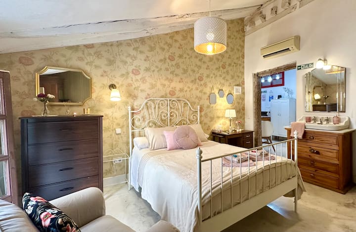 Romantic Sweet Home - Madrid