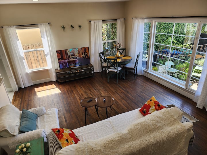 Hollywood In Love 1 Bedroom Apartment - Los Angeles, CA