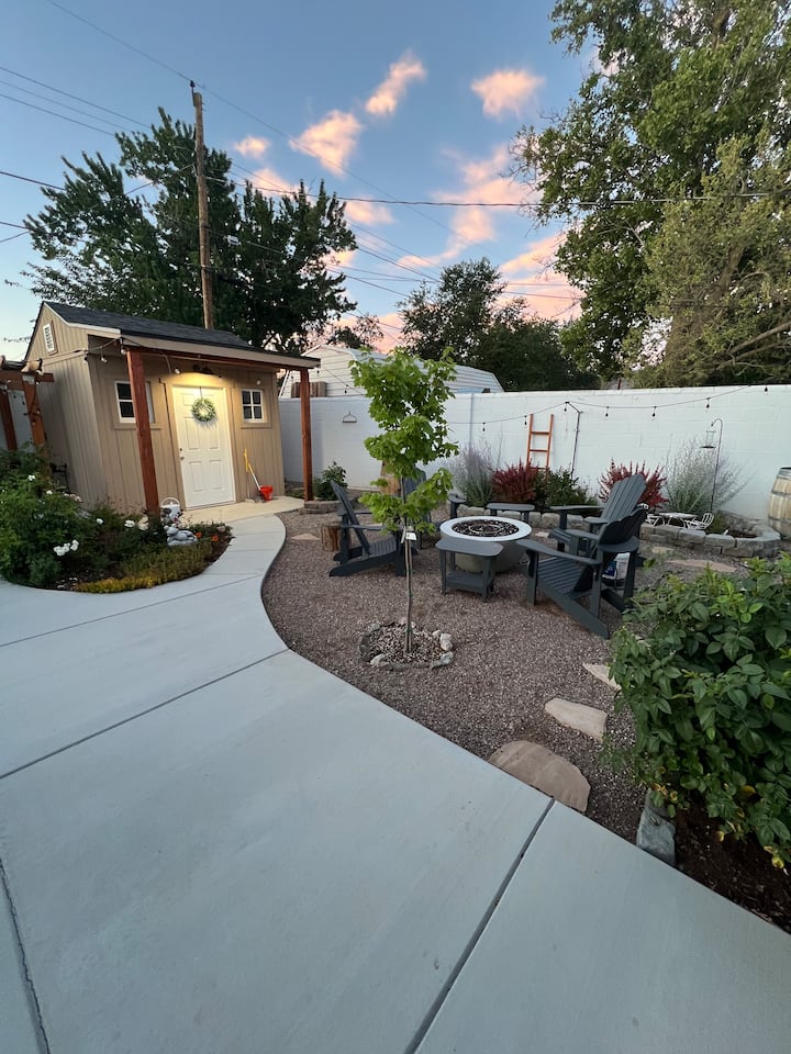 Beautiful Brick Home With Hot Tub
3k, 1q, 1t - Albuquerque