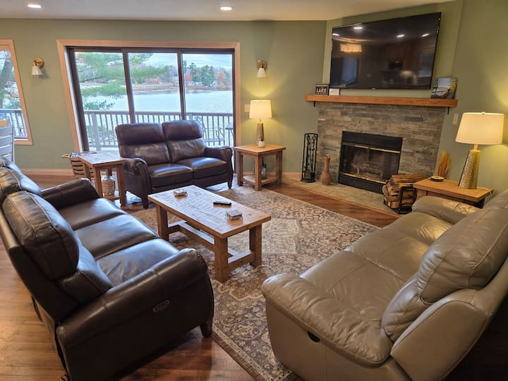 Lakeside Escape/ Ski Nordic Mt./ Lakefront Cabin/ Pontoon Rental/ Pets/ Hot Tub! - Spring Lake, WI