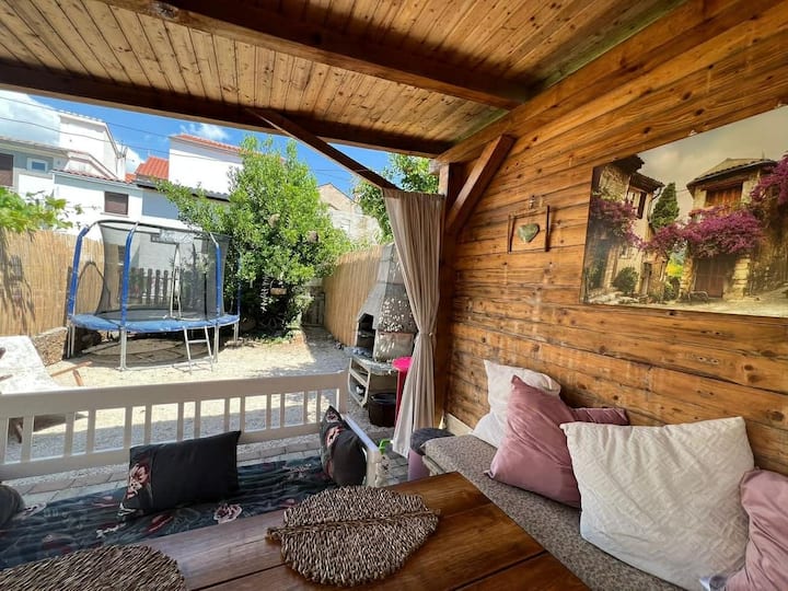 Punat, The Yellow House - Punat