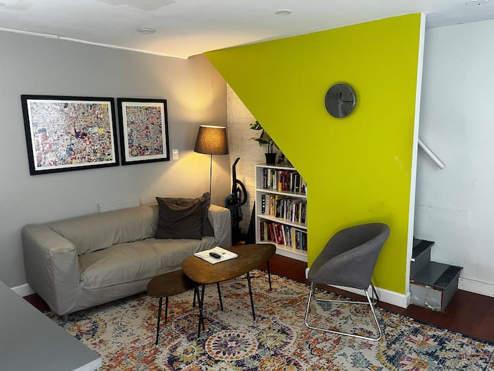 Quaint Queen Village Home And Private Backyard - Philadelphia, PA