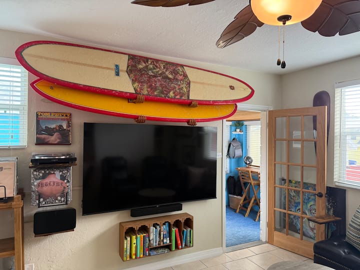Relaxing Bungalow Steps From The Ocean - New Smyrna Beach, FL
