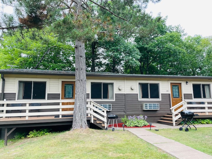 Hanging Horn Lakeside Resort Cabin #10 - Moose Lake State Park, Moose Lake