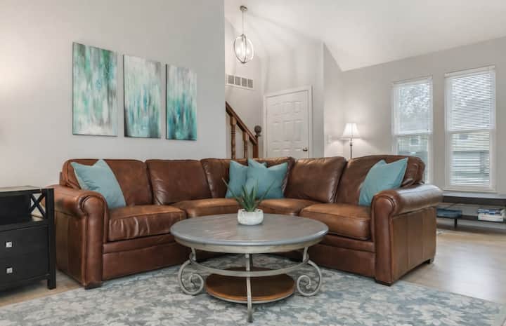 Amenity Packed! 3 Bdrm 2k~1q~2.5 Ba~fifa Friendly - Kansas City, MO