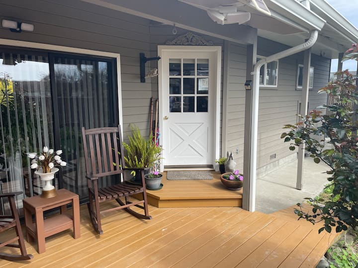 Cozy, Comfortable Arcata Hideaway - Arcata, CA