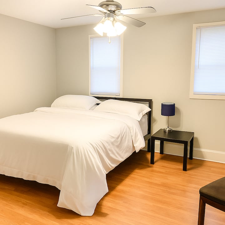 Two Bedroom Private Townhome Near Downtown Indianapolis - Indianapolis, IN