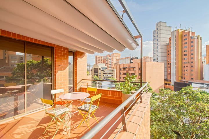 Exclusive Penthouse + 5 Balconies • Next Pergamino - Medellín