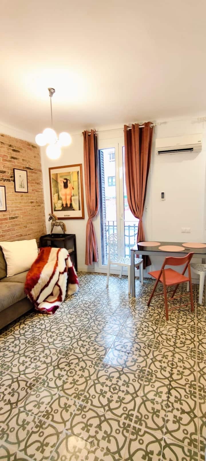 Recently Renovated Flat In Poblesec - Barcelona