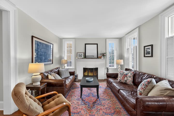 Historic Racine - Lovely Retreat Home - 3b/1.5b - Racine, WI