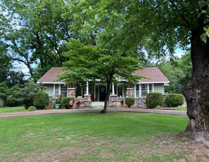 Graceful Gables - Conway, AR