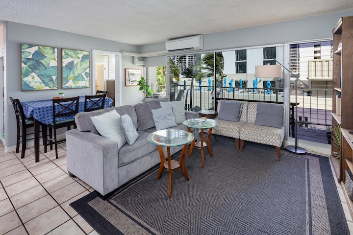 Waikiki Beach 1.5 Blocks Away! Free Parking Space! - Honolulu, HI