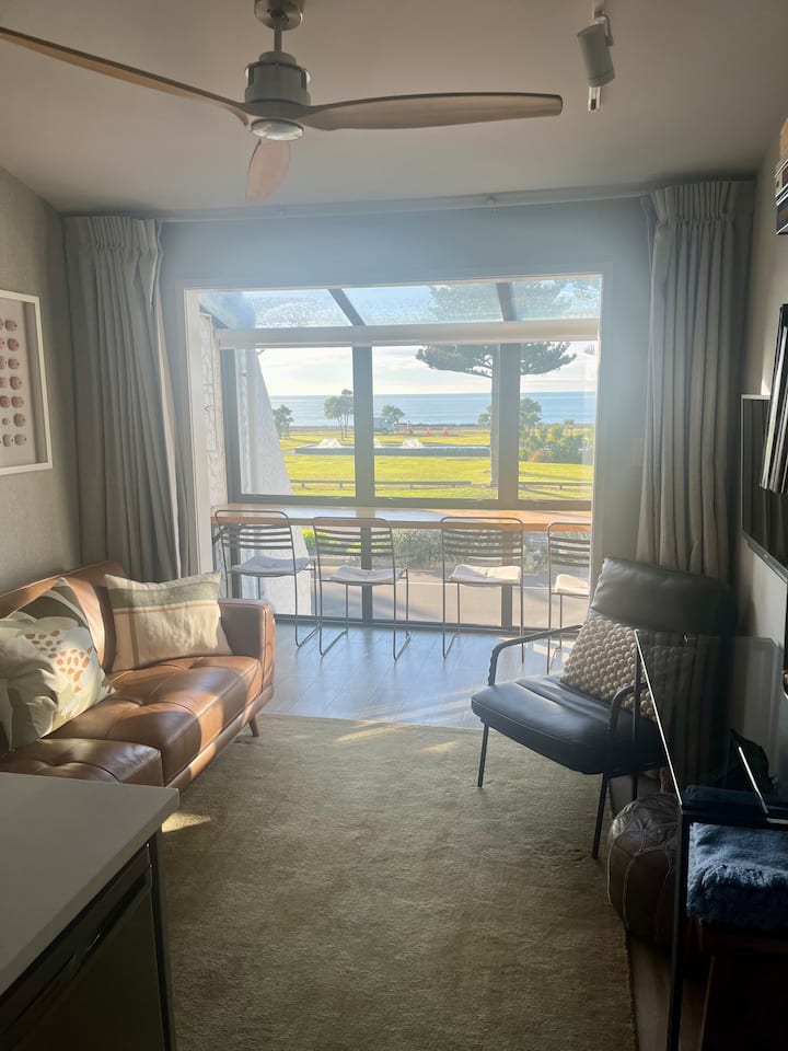 453 By The Sea - Marine Parade Stylish Apartment - Napier