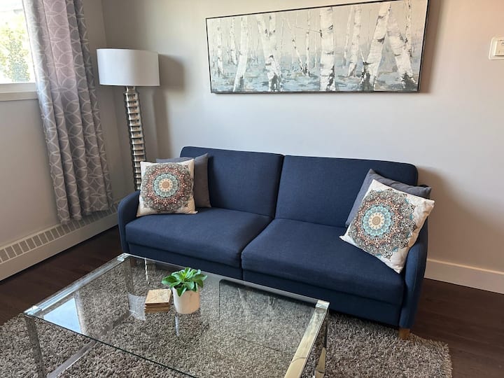 Cozy 1 Bedroom By Nama Stays In Mission - Wilder Institute/Calgary Zoo