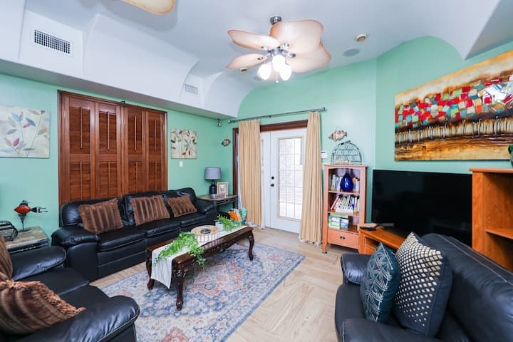 Spacious House For The Whole Family To Enjoy A Holiday Or Bbq & Swim. - Laredo, TX