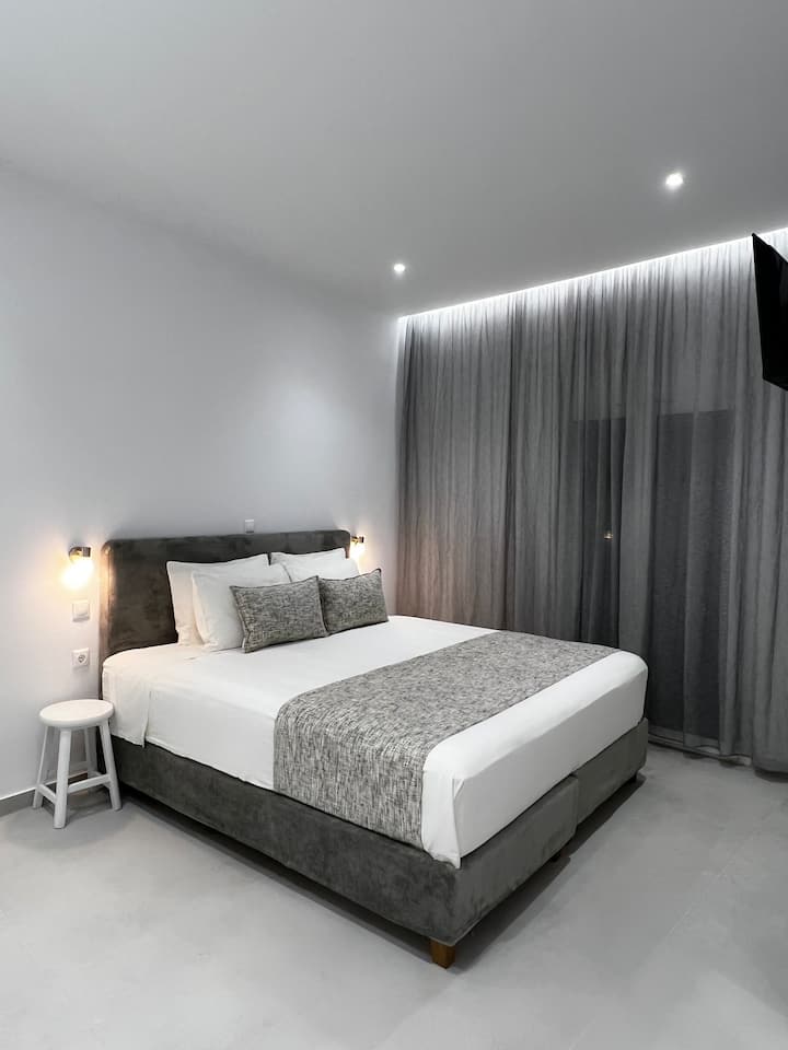 Thomas Apartment 6 - Paxi