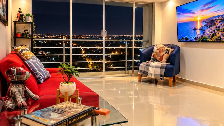 Right In The Center And Beautiful View! With Garage - Moche