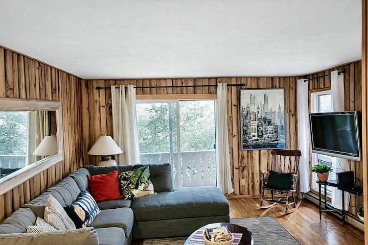 Hunter Mtn. 2 Bdrm/2 Bth Condo, Sauna, Pvt Deck - Hunter, NY