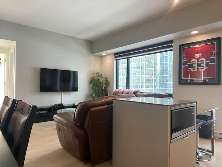 Tour Des Canadiens Condo
Rare Opportunity For July - Québec