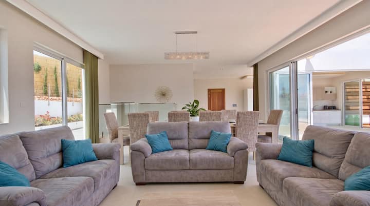 Sunset Villa With Indoor Jacuzzi Pool & Games Room - Malta