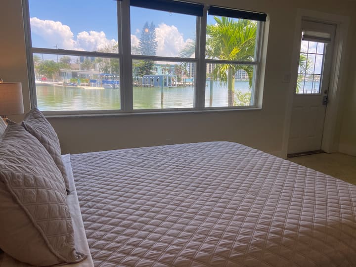 Bay Front Apartment 18 - Dunedin, FL