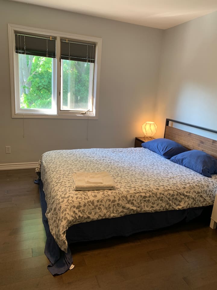 Beautiful Private Bathroom Room -Finch Station - Toronto