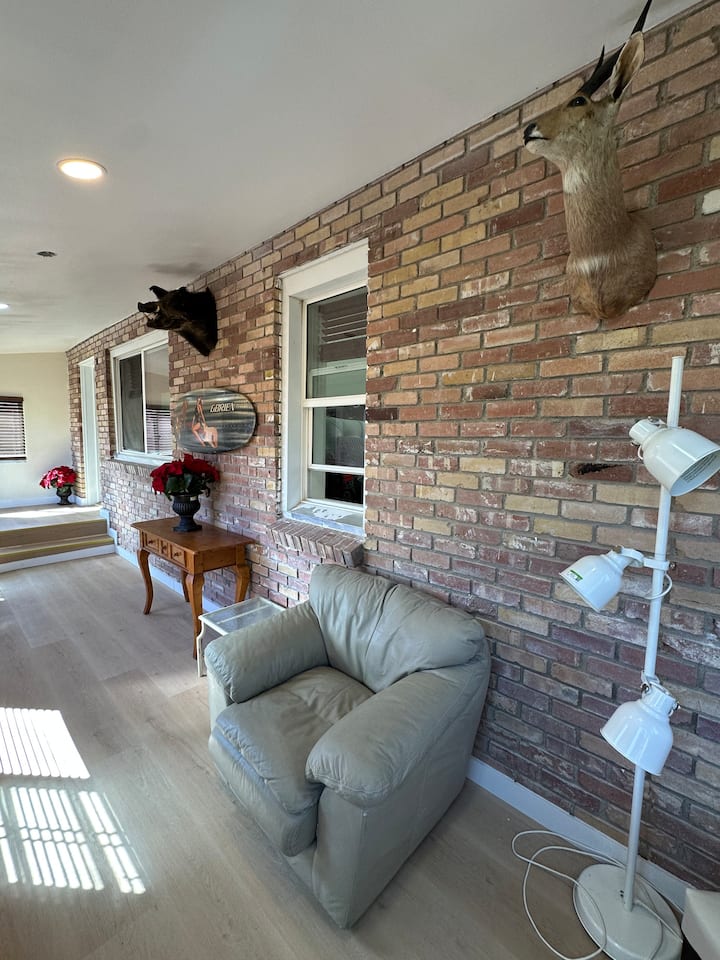 5 Star New Cozy Modern House All Amenities Sleep 6 - Ely, NV