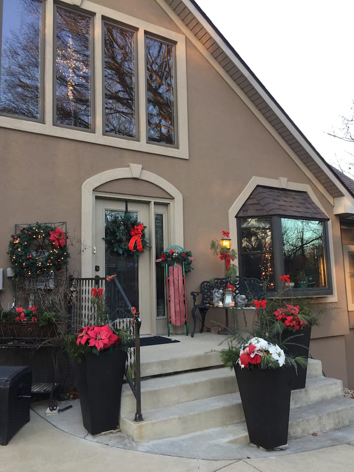 Private Entrance & Entire Suite At Pineview Resort - Lafayette, IN