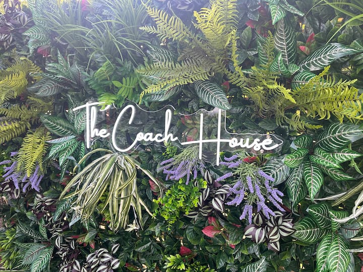 The Coach House - Amazing Views, Hot Tub, Log Fire - 몰드