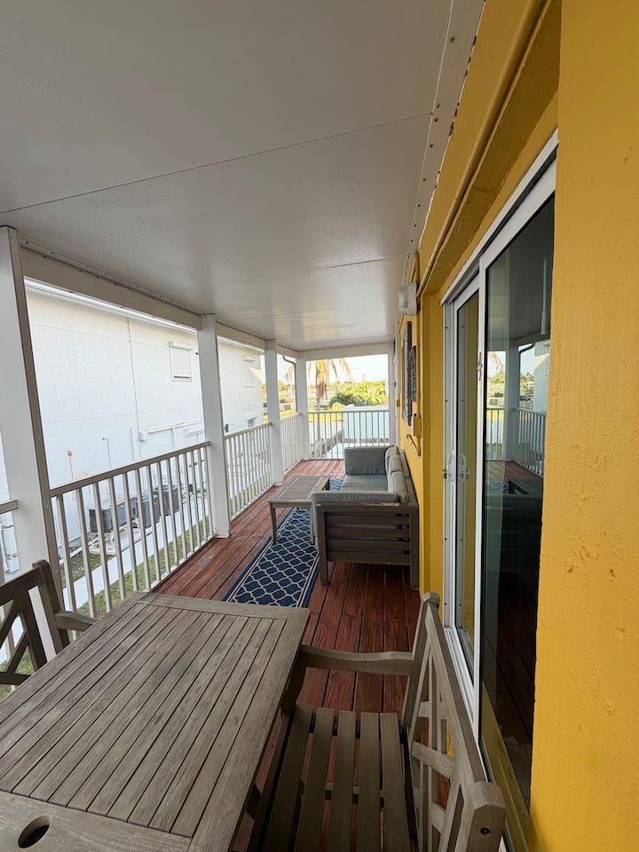1brm/1ba/intracoastal View Terrace/beach/boardwalk - Miami Gardens, FL