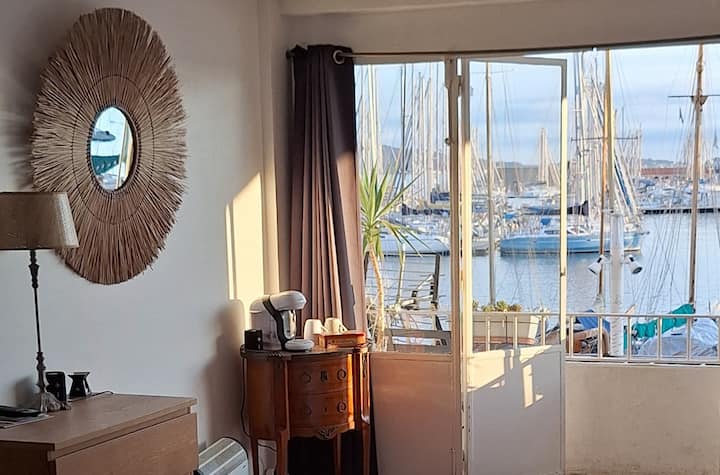 Joli Appartement Vue Mer,
Balnéo & Sauna Privés - Toulon